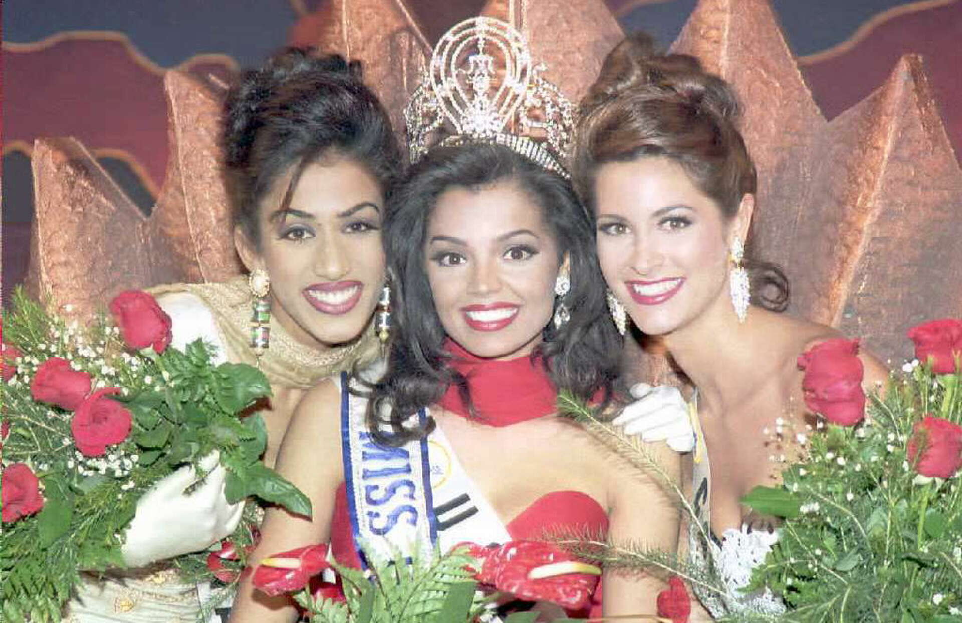 Chelsi Smith, 1995 Miss Universe from Texas, dies at age 45