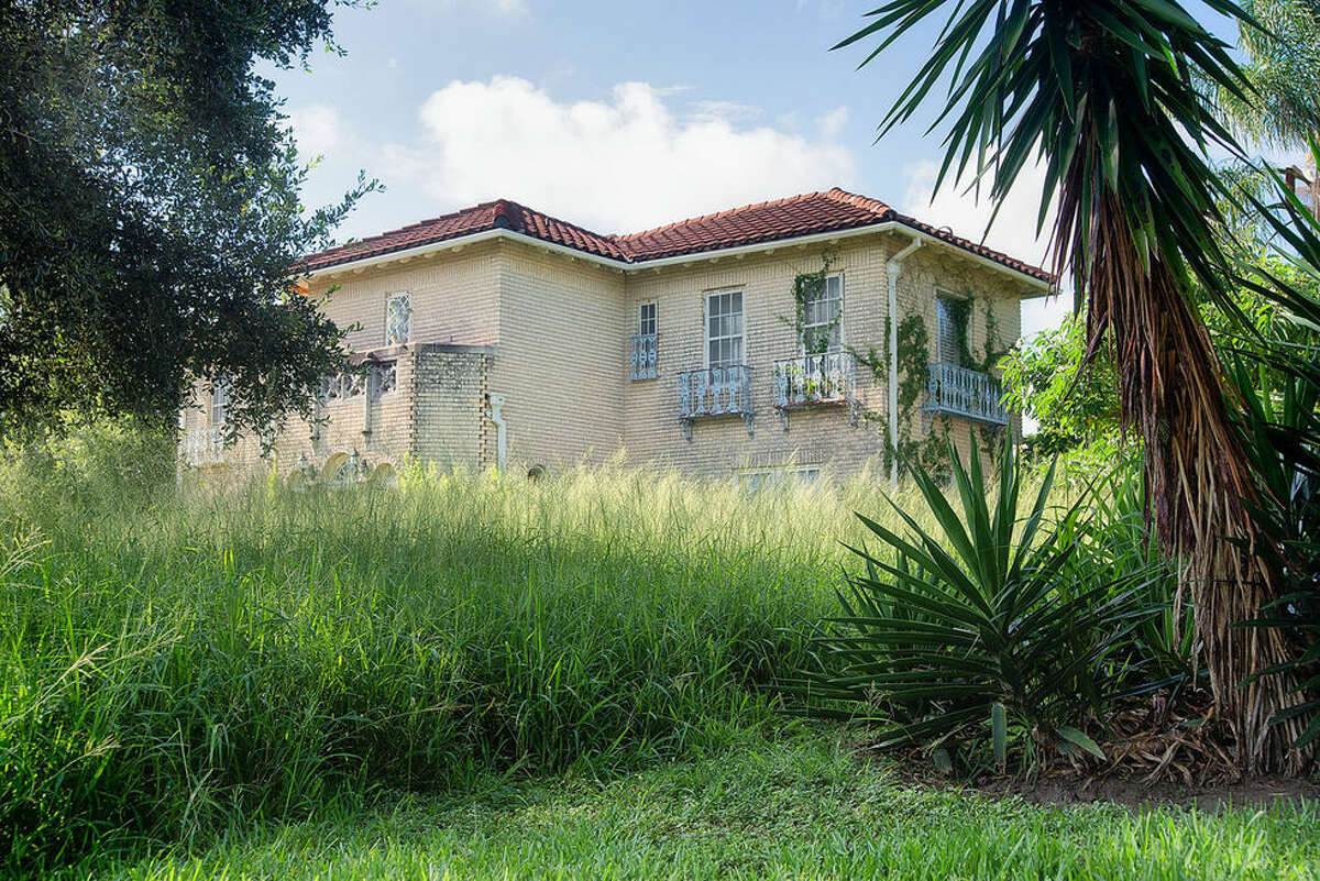 Harlingen house, formerly owned by H-E-B family, in 'sad' condition