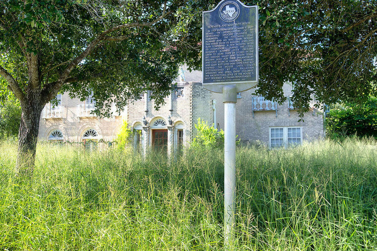 Harlingen house, formerly owned by H-E-B family, in 'sad' condition