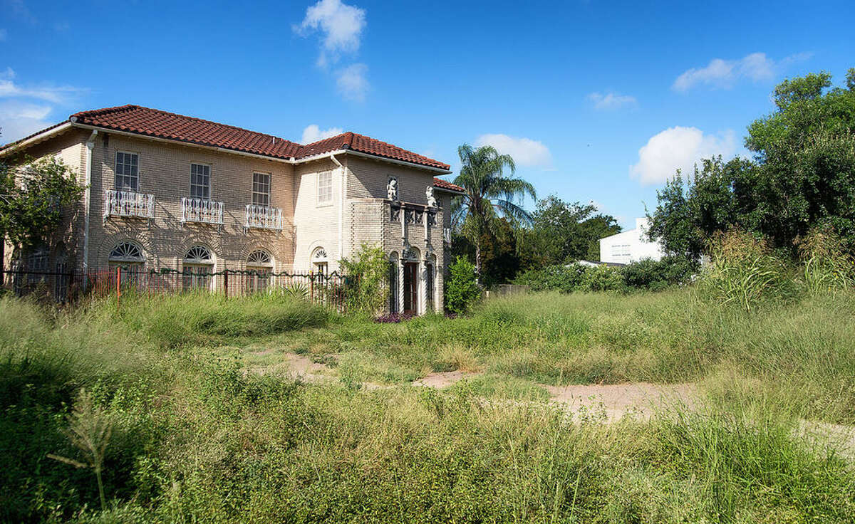 Harlingen house, formerly owned by H-E-B family, in 'sad' condition