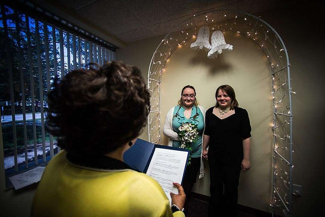 U.S. Supreme Court grants gays constitutional right to marry