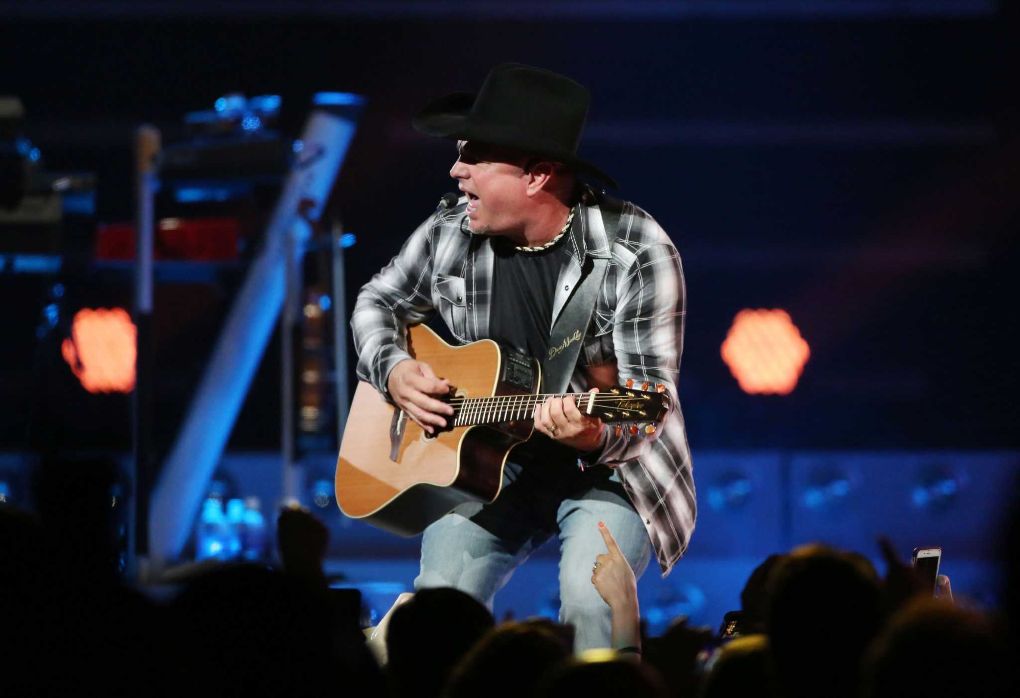 Get ready for Garth Brooks: Limited season tickets on sale Tuesday for ...