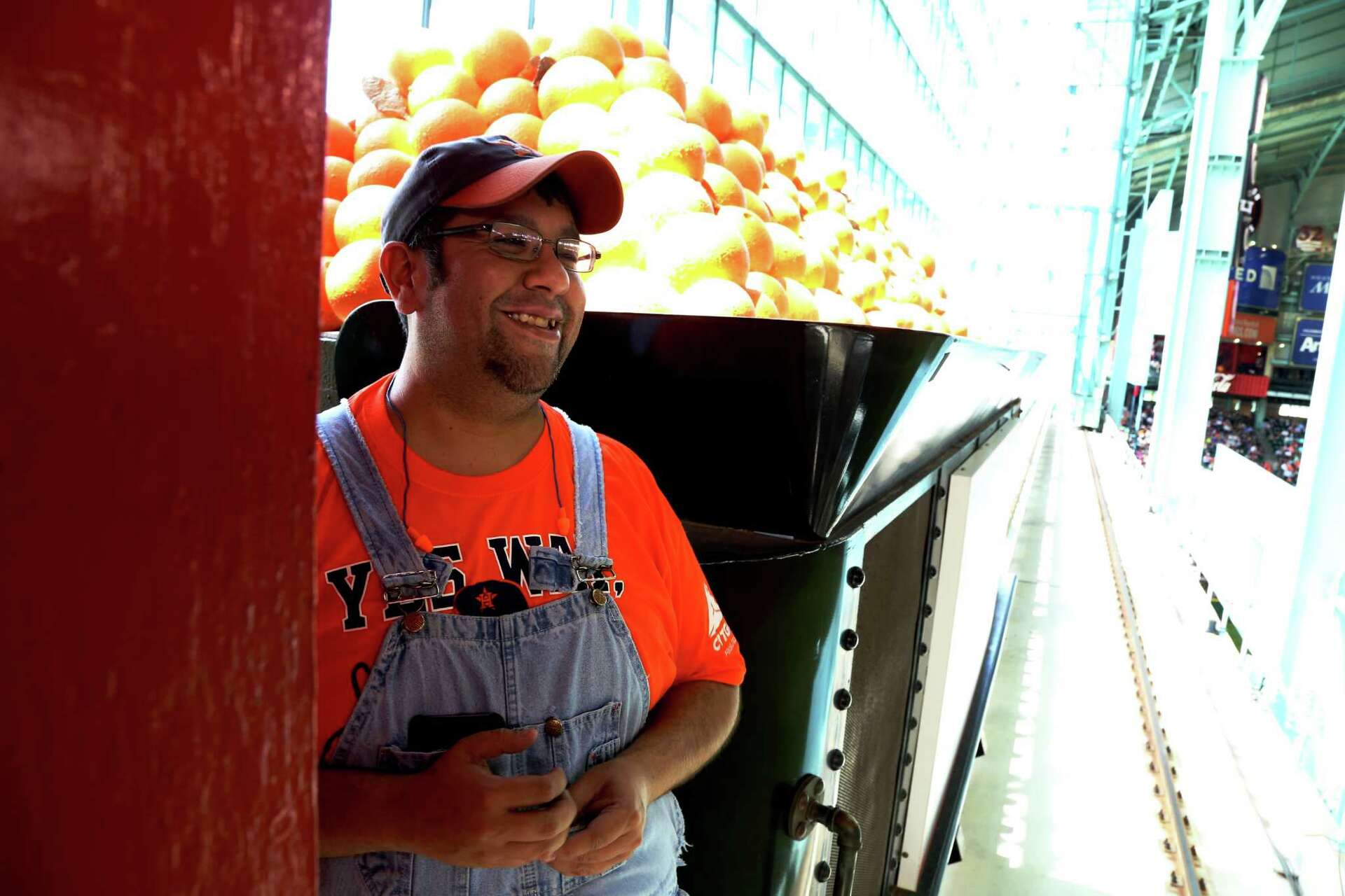 astros mascot handler