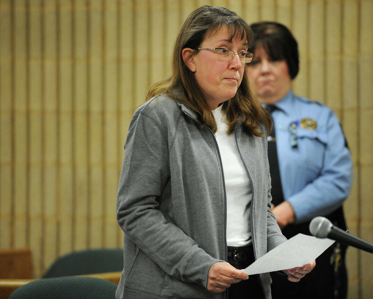 City settles suit with disgraced former official