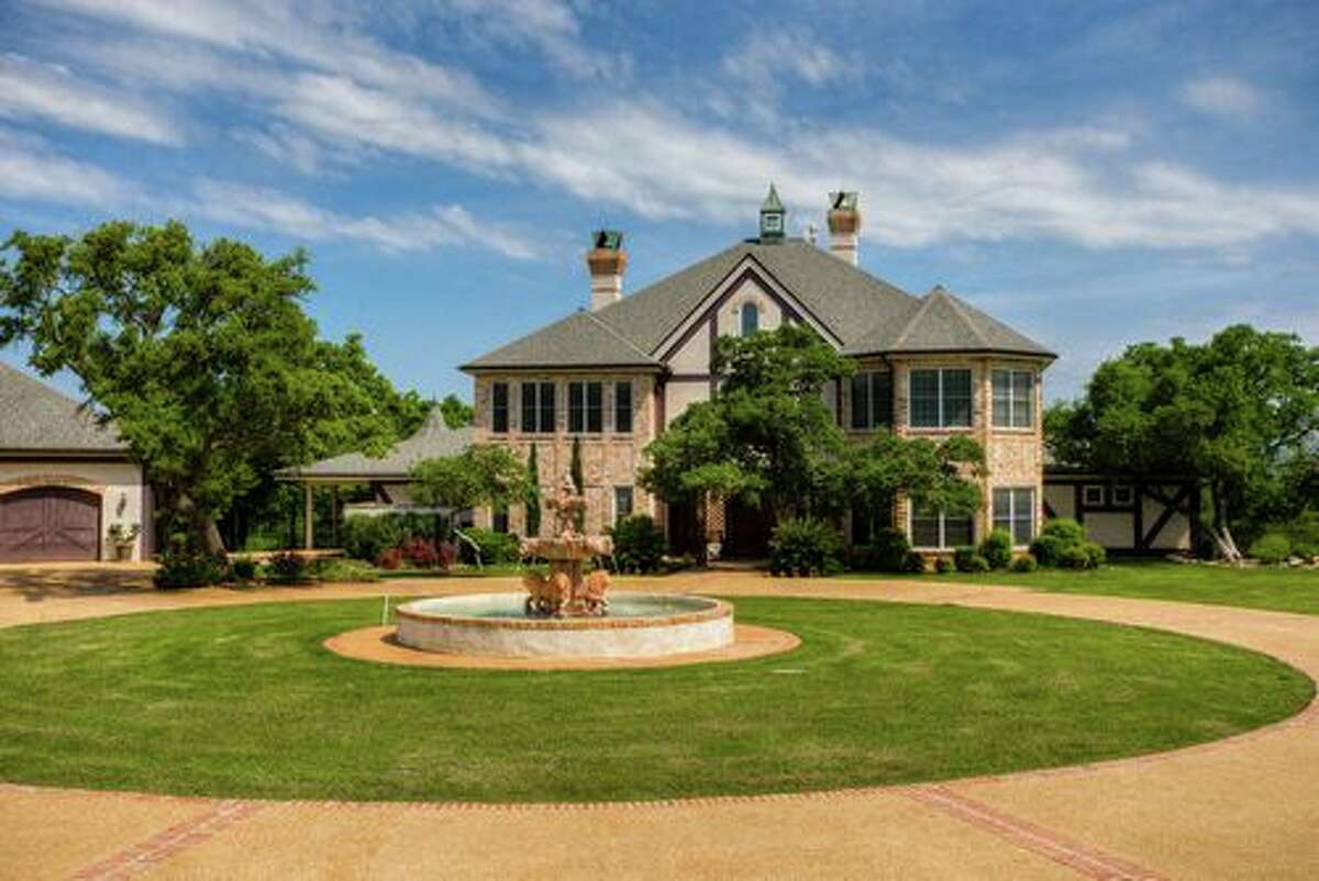 Beautiful ranch in 'golden triangle of the Hill Country' listed for $18 ...