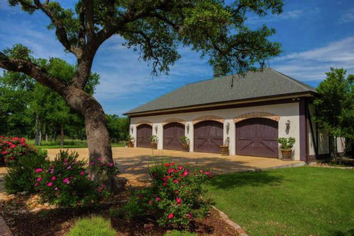 Beautiful ranch in 'golden triangle of the Hill Country' listed for $18 ...