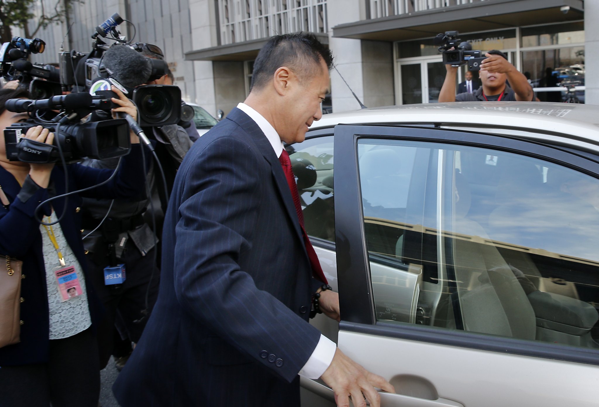 Former state Sen. Leland Yee pleads guilty in corruption case