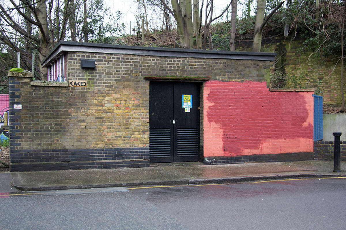 British graffiti war might make you laugh (photos)