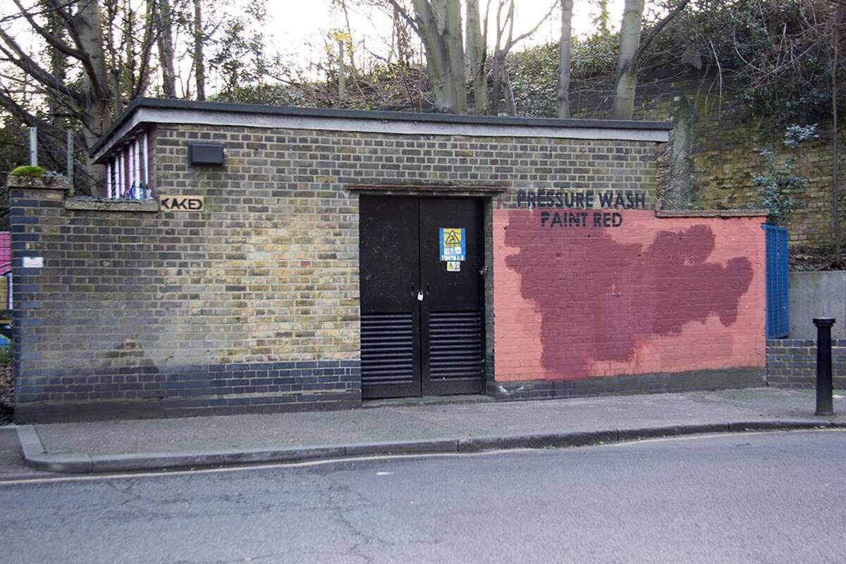 British graffiti war might make you laugh (photos)