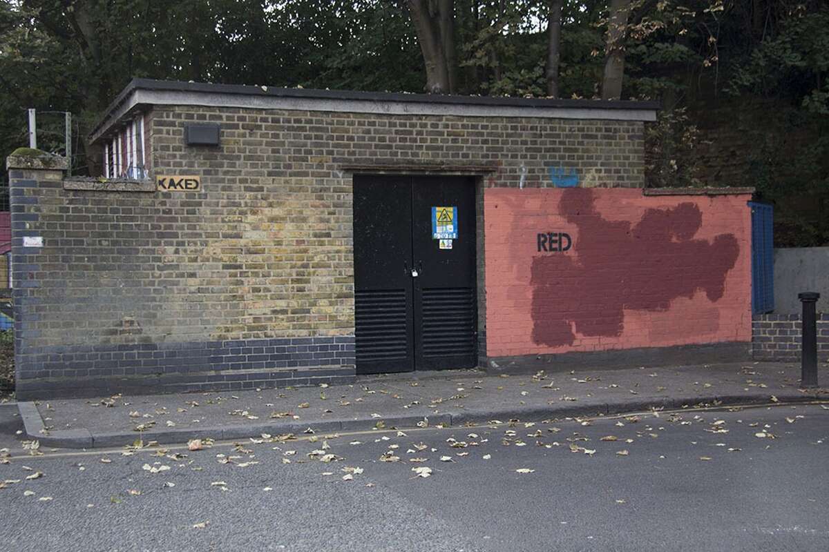 British graffiti war might make you laugh (photos)