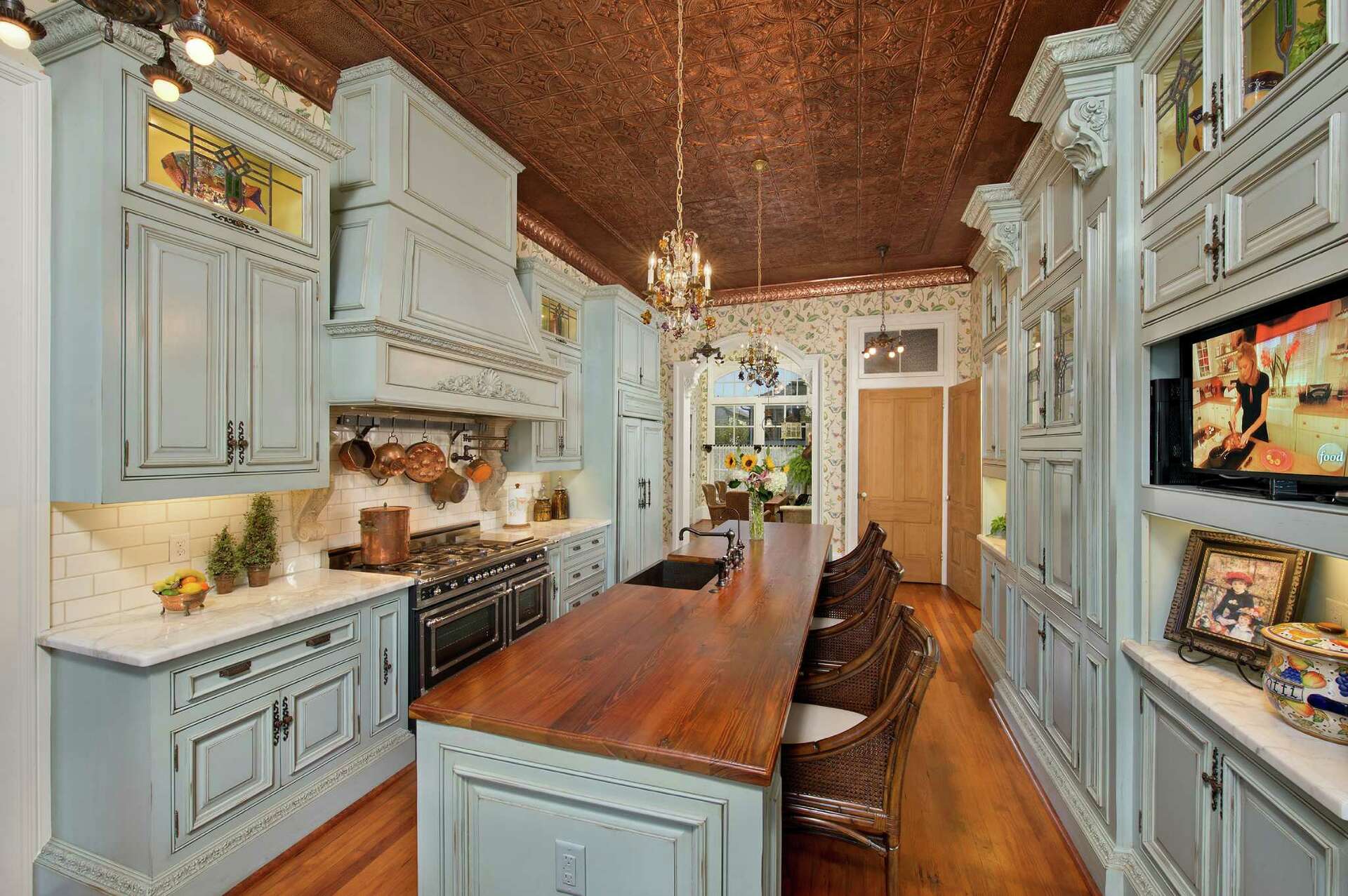 Houston couple gives 140-year-old landmark Galveston home new life