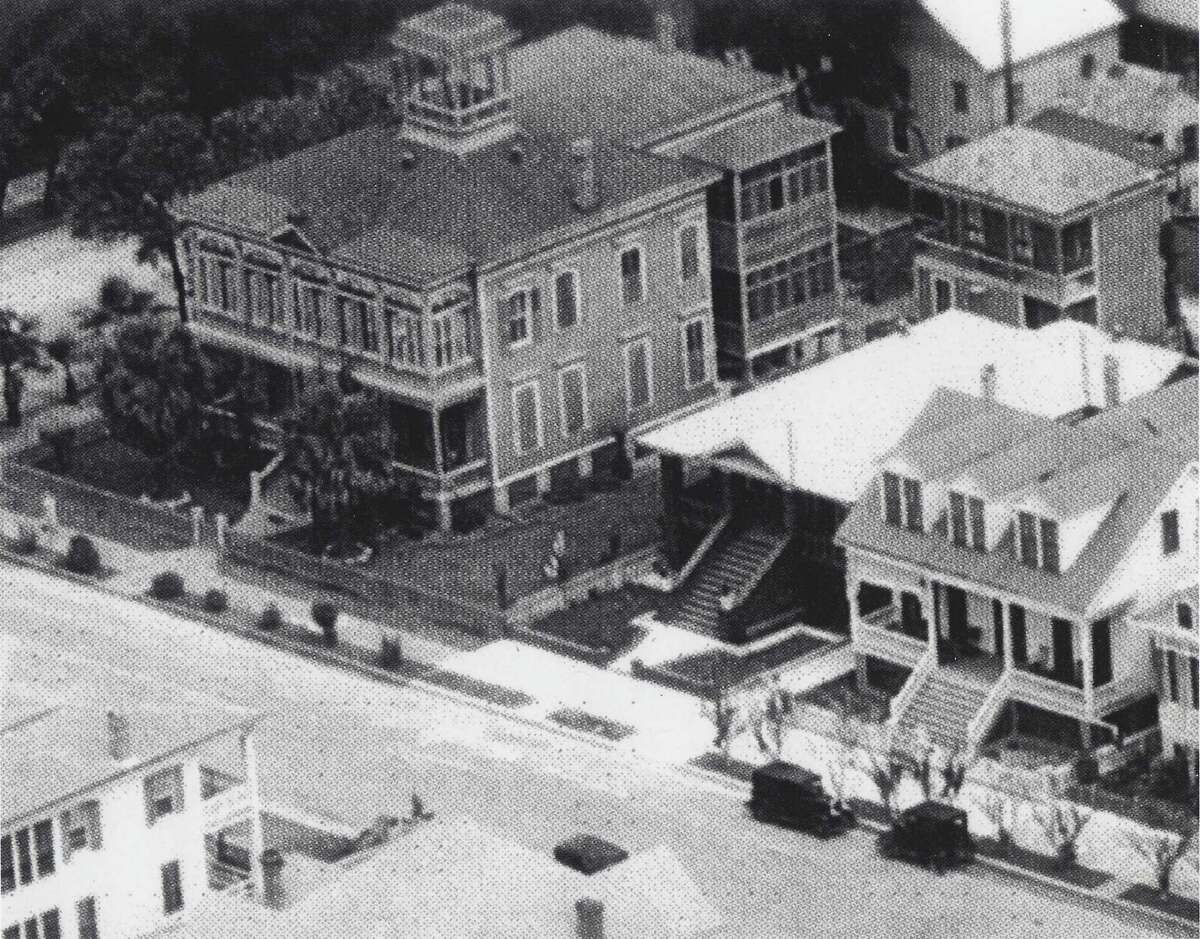 Houston couple gives 140-year-old landmark Galveston home new life