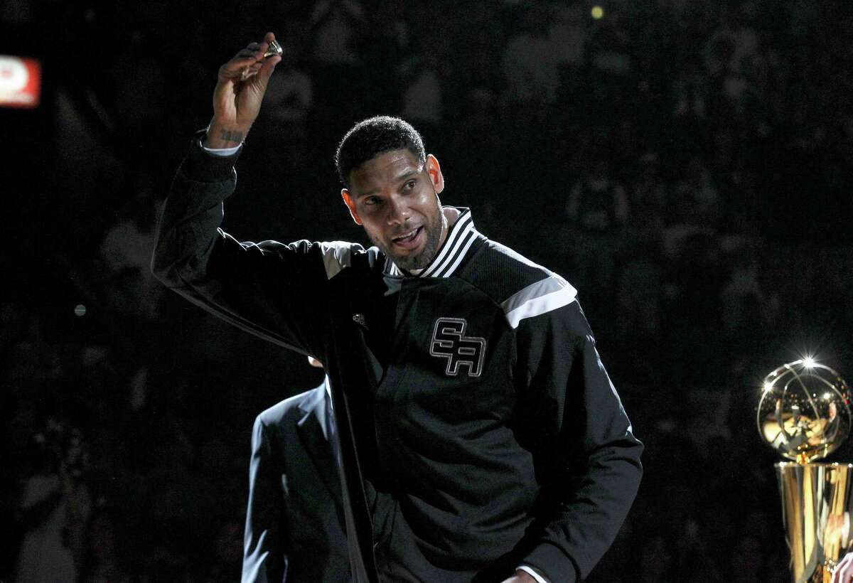 Spurs’ Duncan makes it official: He’ll be back
