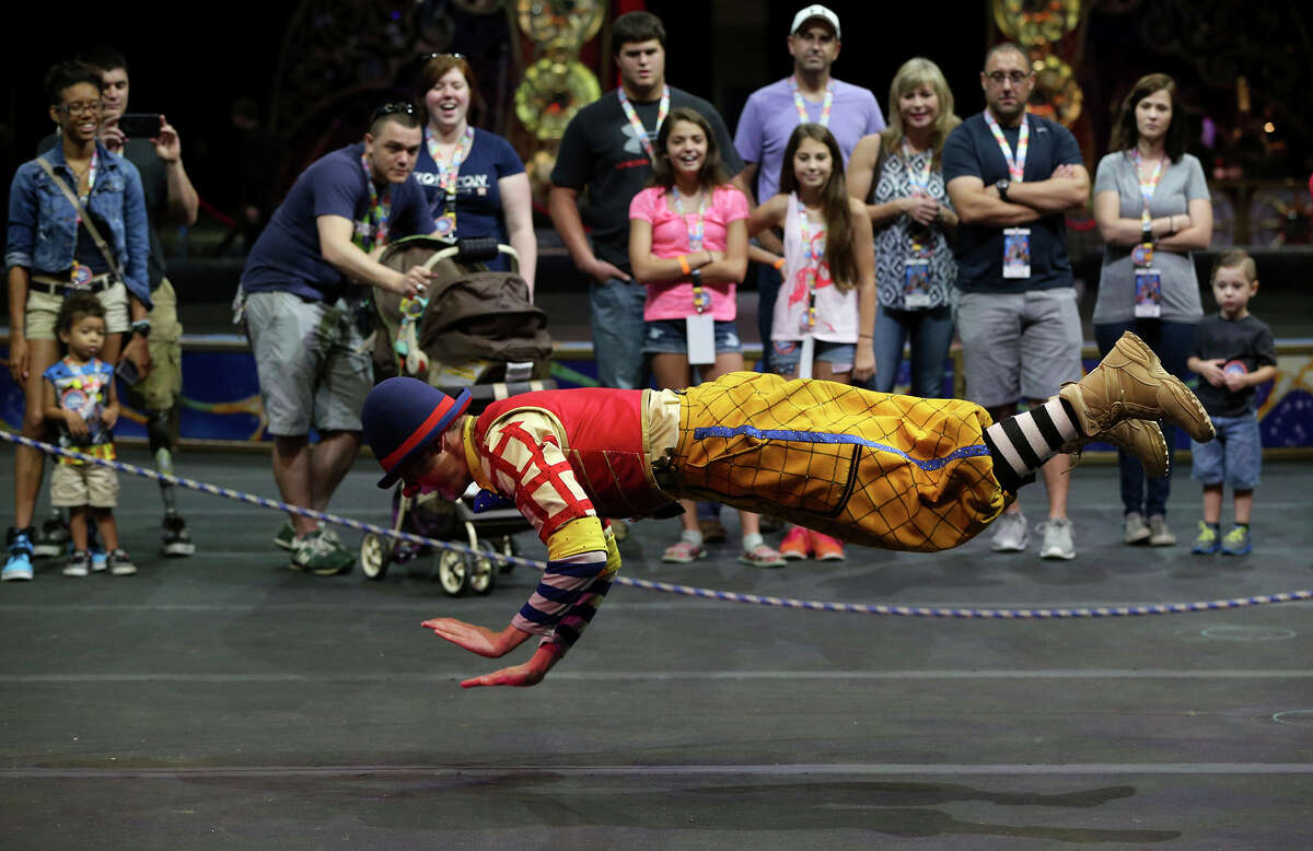 Circus hosts military families during special performance