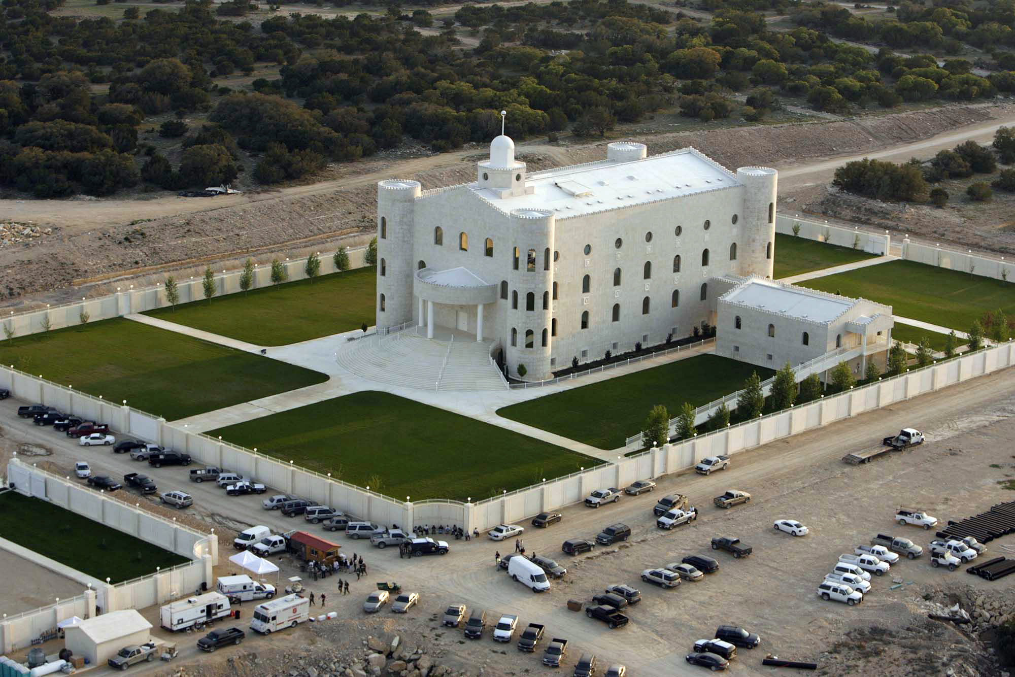 Polygamist Warren Jeffs' $20 million Texas ranch attracting a few ...