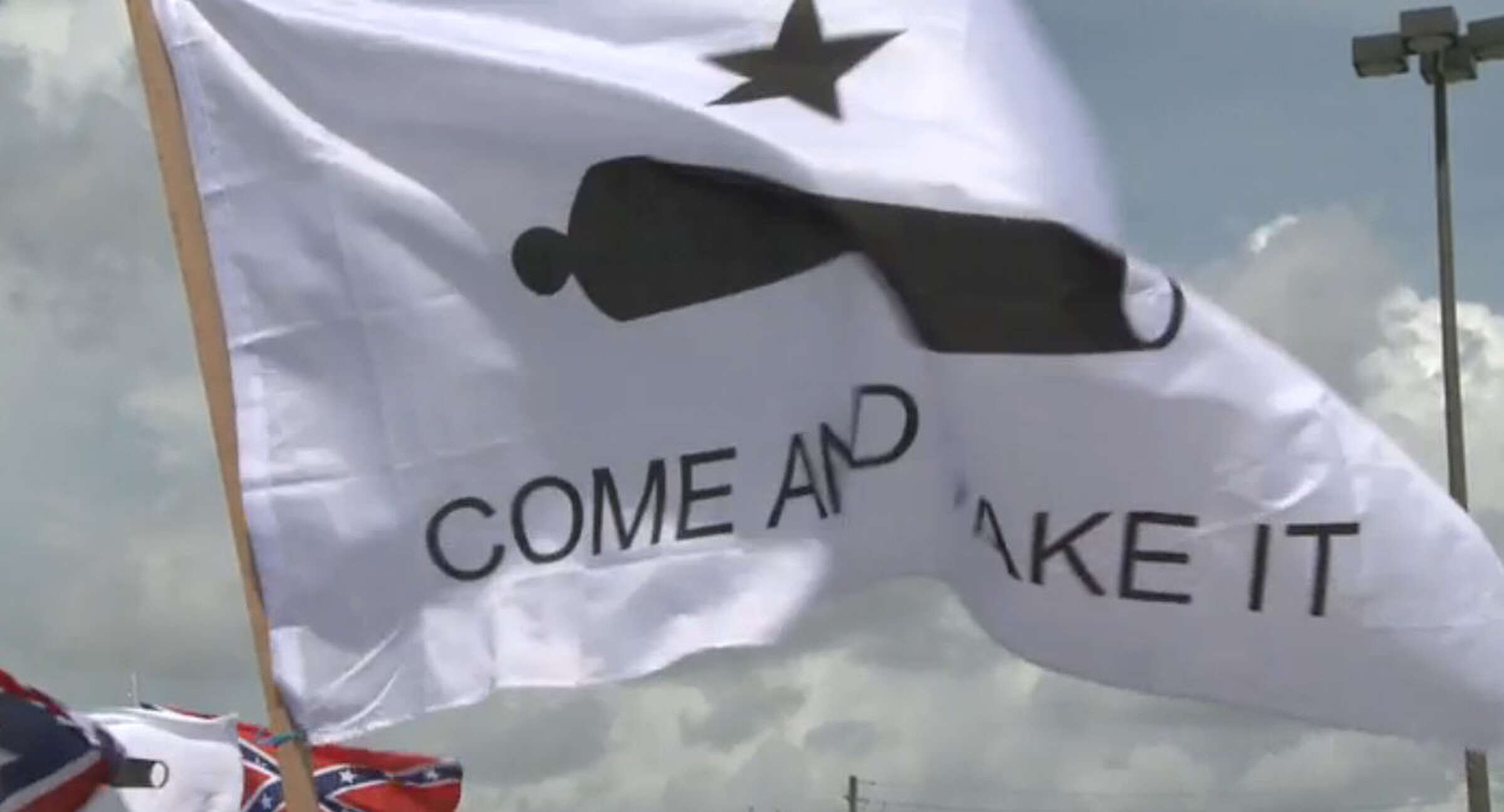 Confederate Flag rally draws 100 to Houston mall