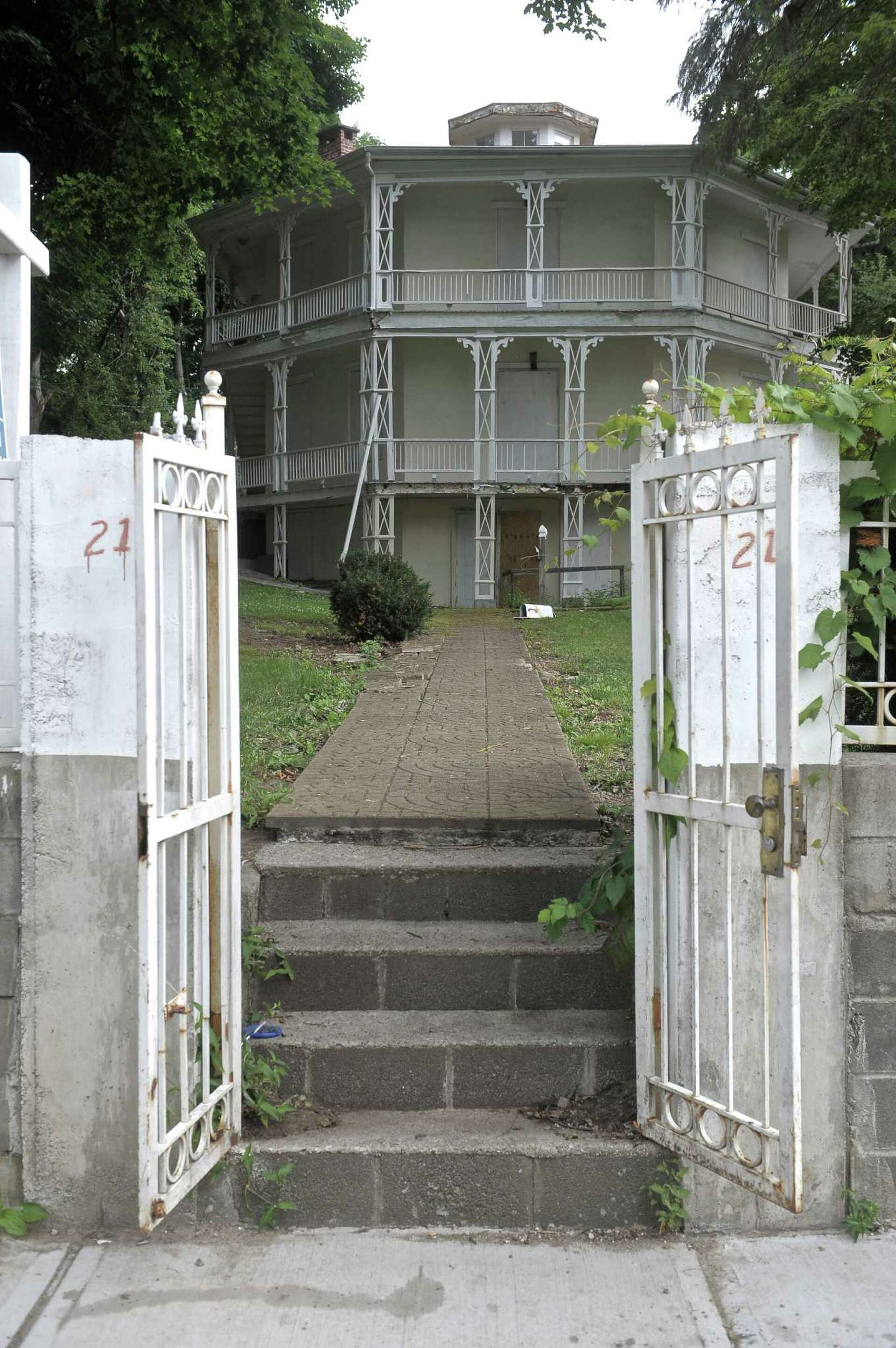 Danbury buys dilapidated 1852 Octagon House off foreclosure market