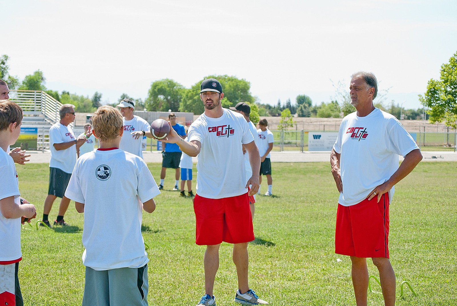 Carr family of quarterbacks passes on its knowledge to kids