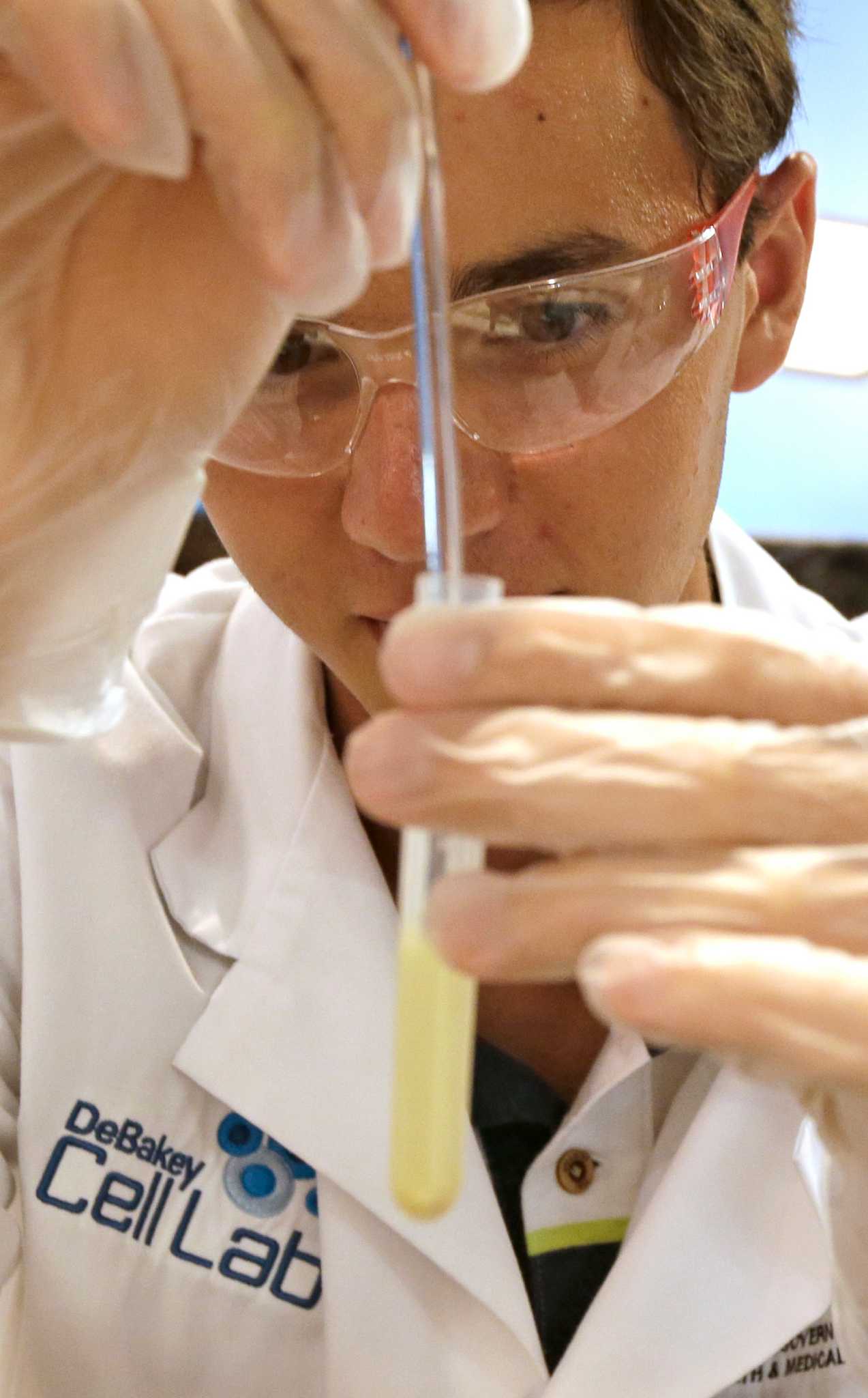 Top HS students explore lab experiments