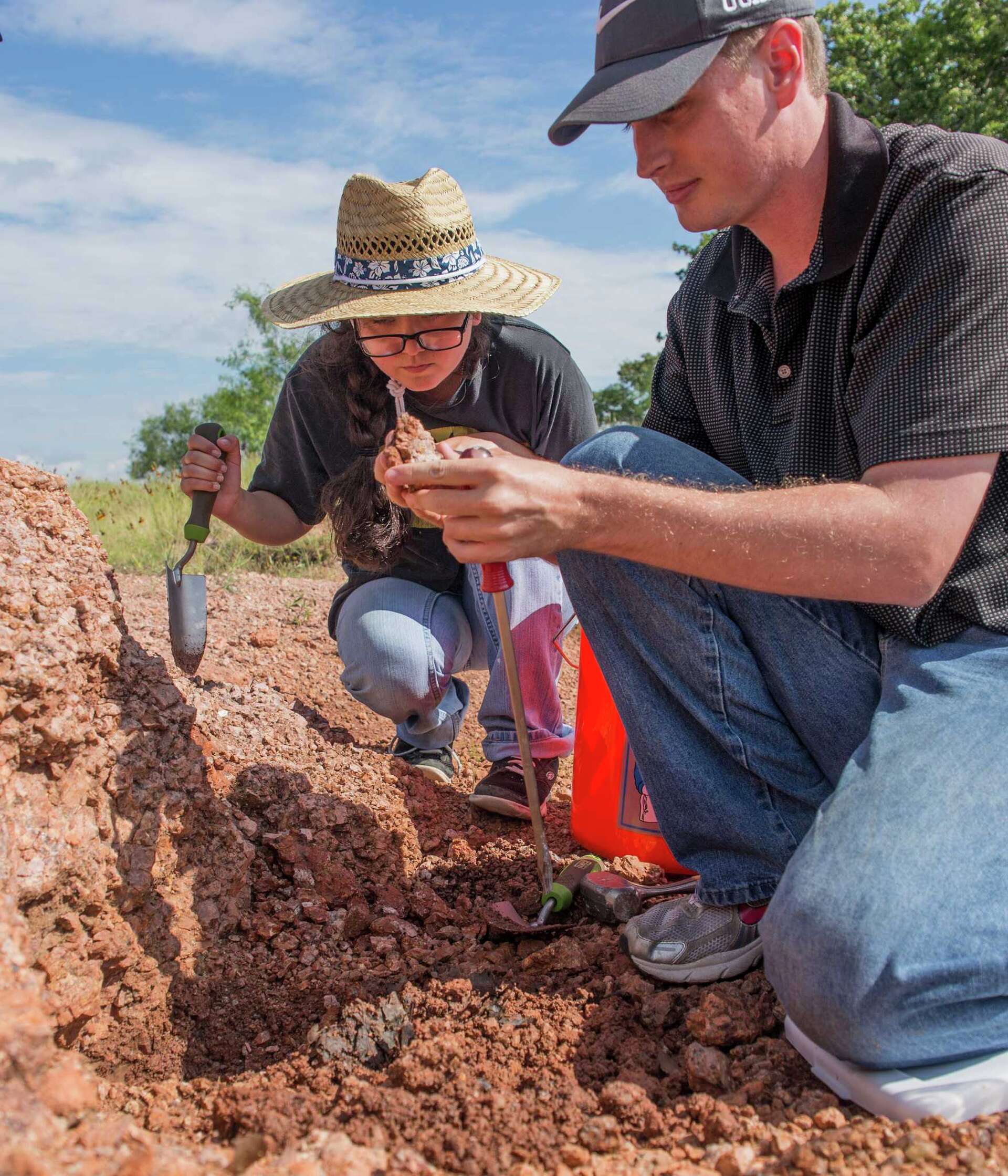 Can you dig it? Rock hounds dive into dirt for rare stones