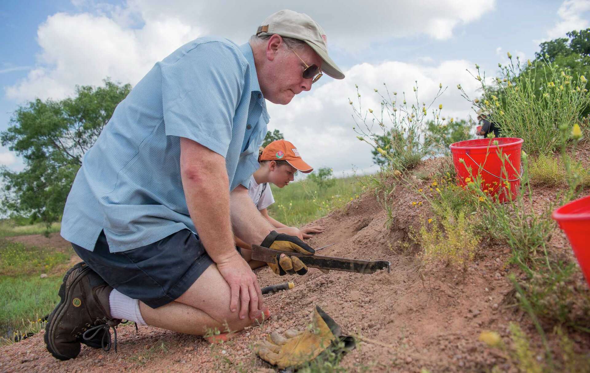 Can you dig it? Rock hounds dive into dirt for rare stones