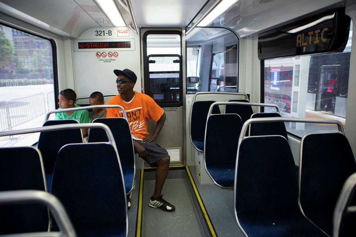 Metro's new fast line off to slow start