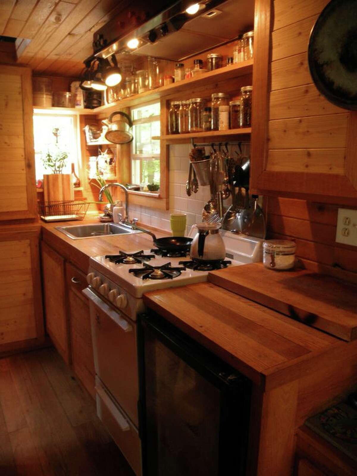 Bay Area couple finds affordable living with 162-square-foot tiny house
