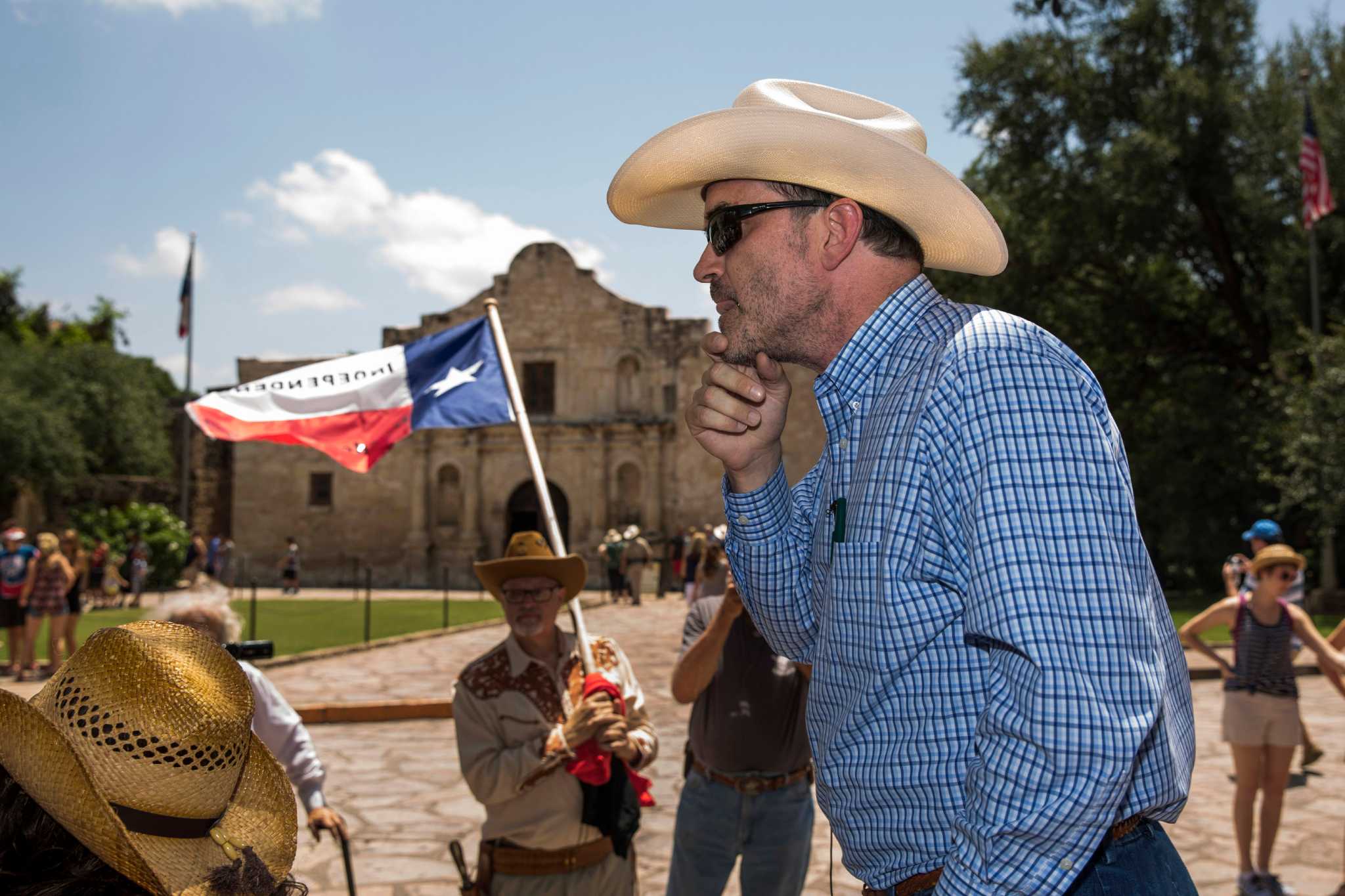 Protesters gather to oppose influence of U.N. at the Alamo