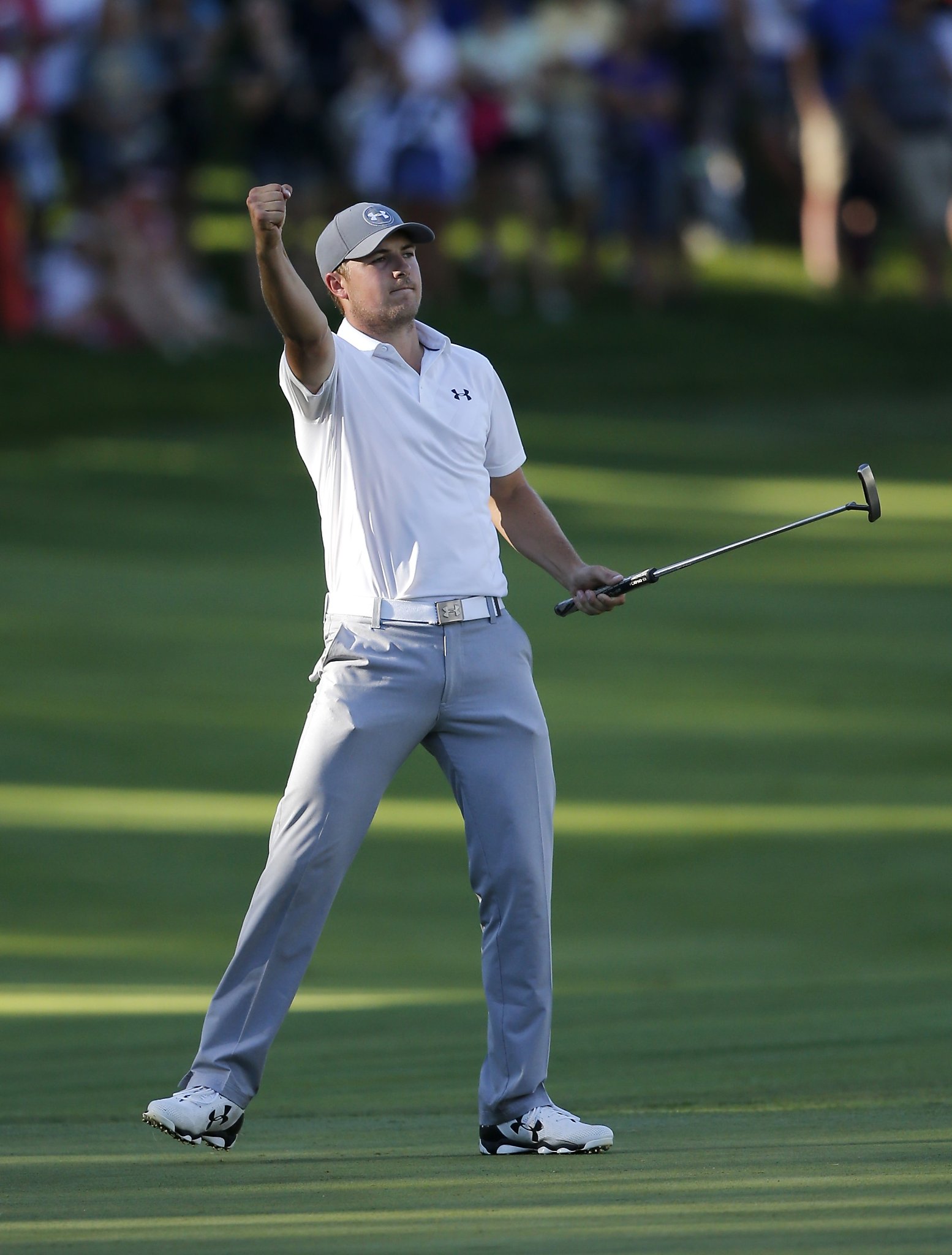 Spieth takes lead with a career-best 61