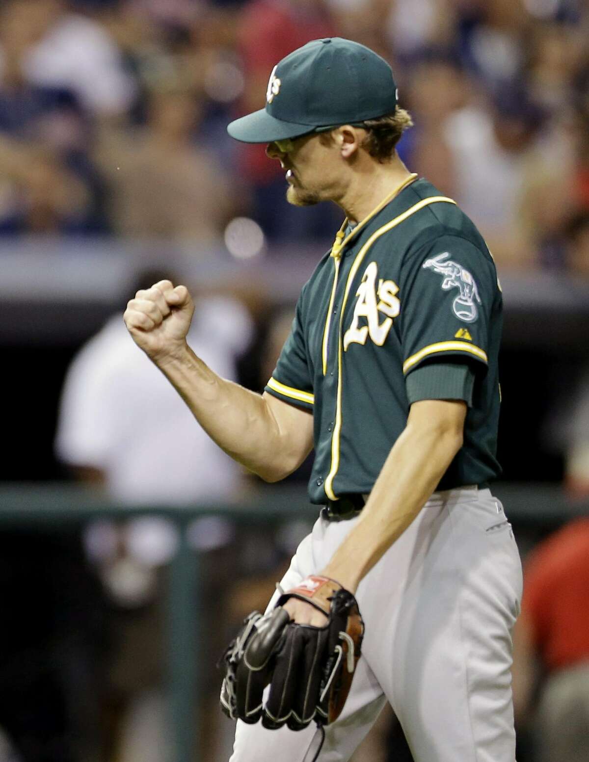 A's trade Tyler Clippard to Mets, shift emphasis to future