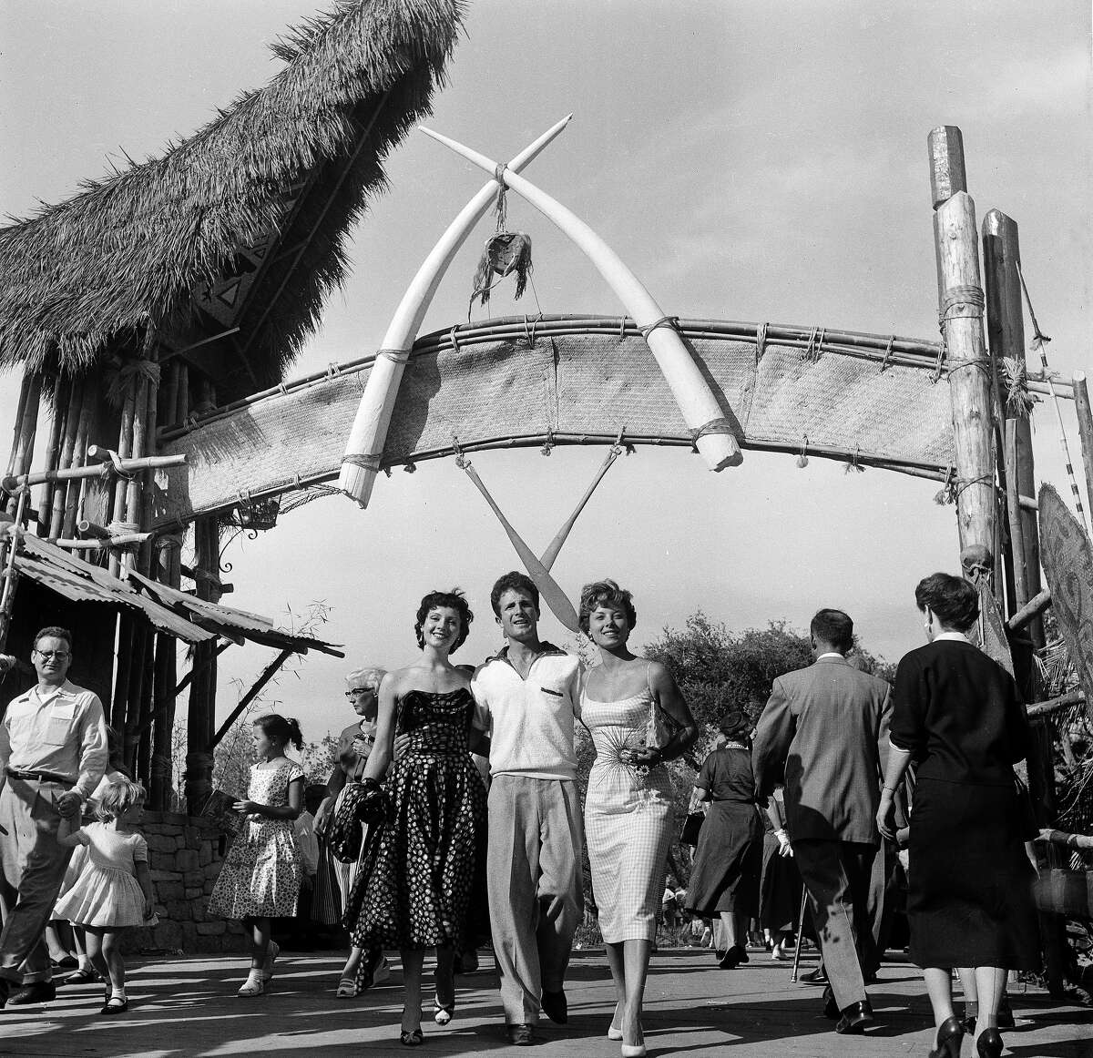 See rare color photos from Disneyland's opening