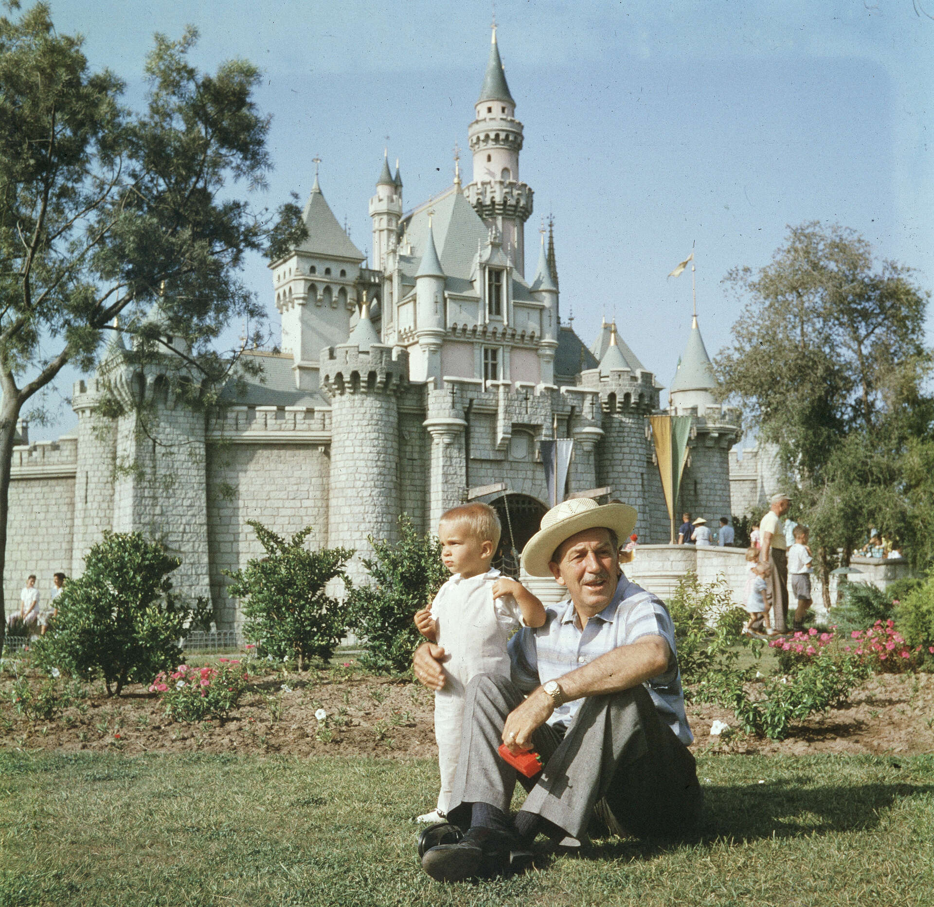 See rare color photos from Disneyland's opening