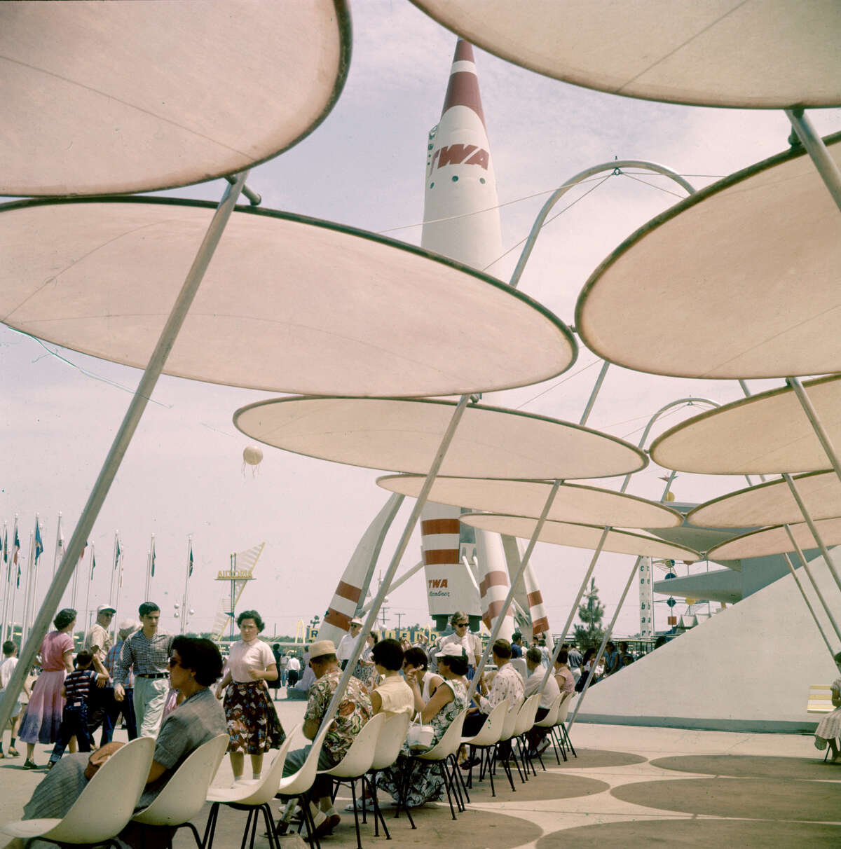 See rare color photos from Disneyland's opening
