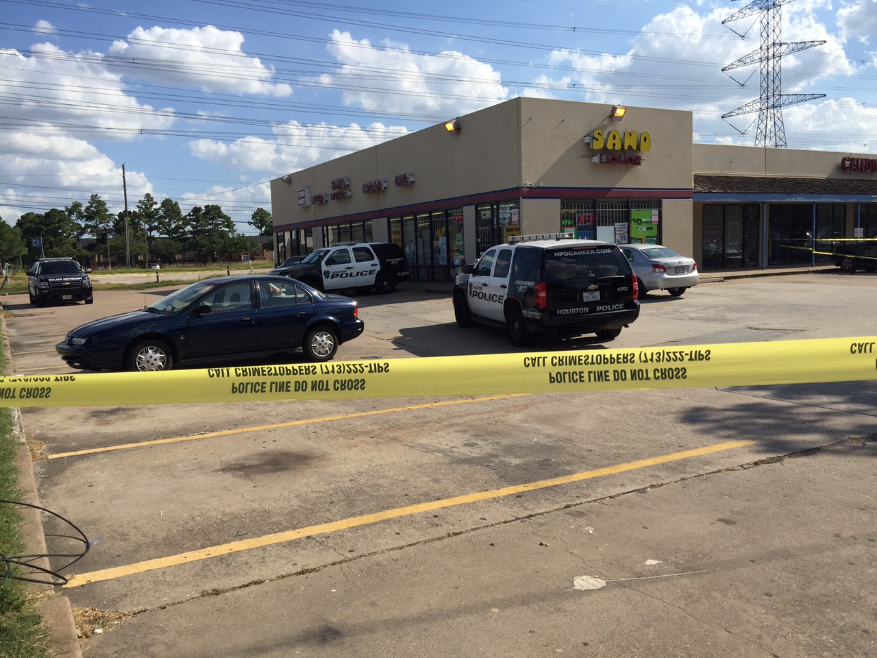 Robbery Suspect Killed At Houston Liquor Store