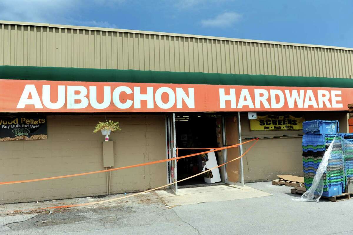 Aubuchon Hardware in Glenville closes