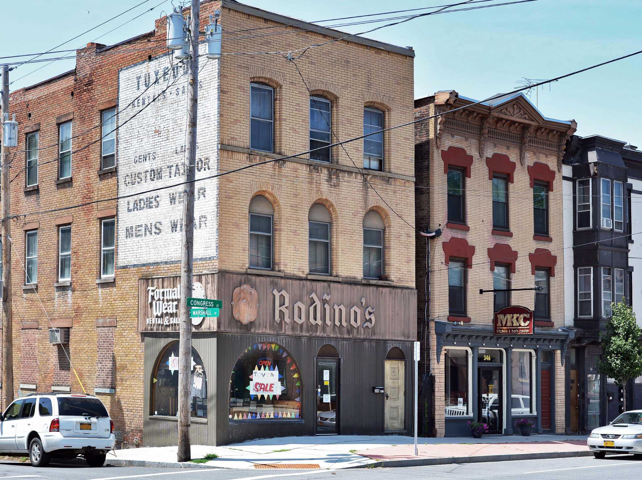 Rodino's closing after 67 years of selling men's suits