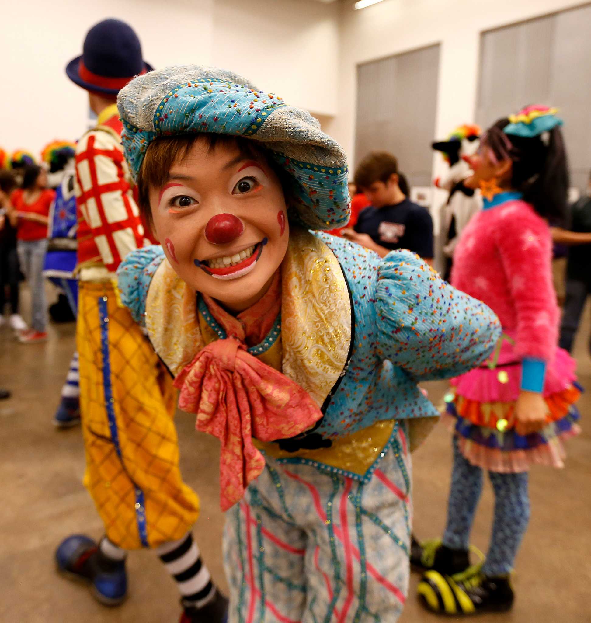 Circus performs at Houston Food Bank