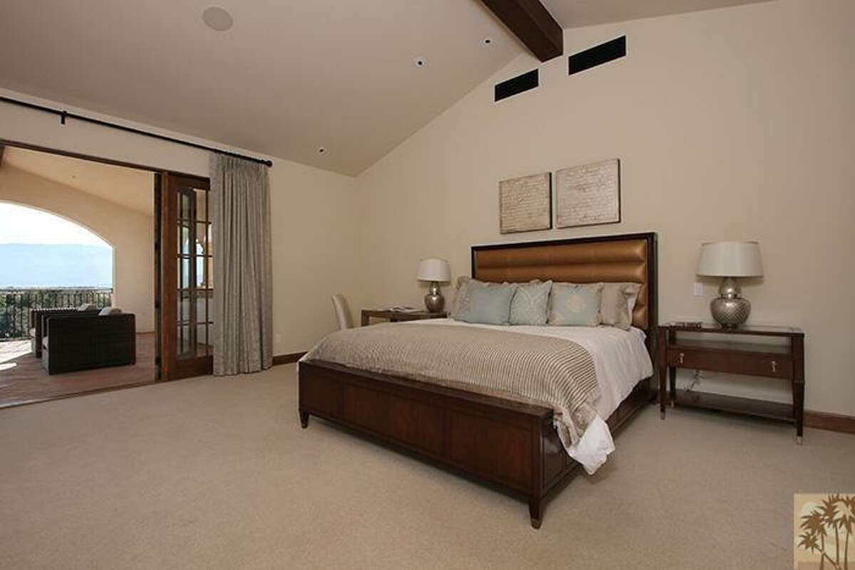 Nike co-founder Phil Knight purchases beautiful La Quinta mansion for ...