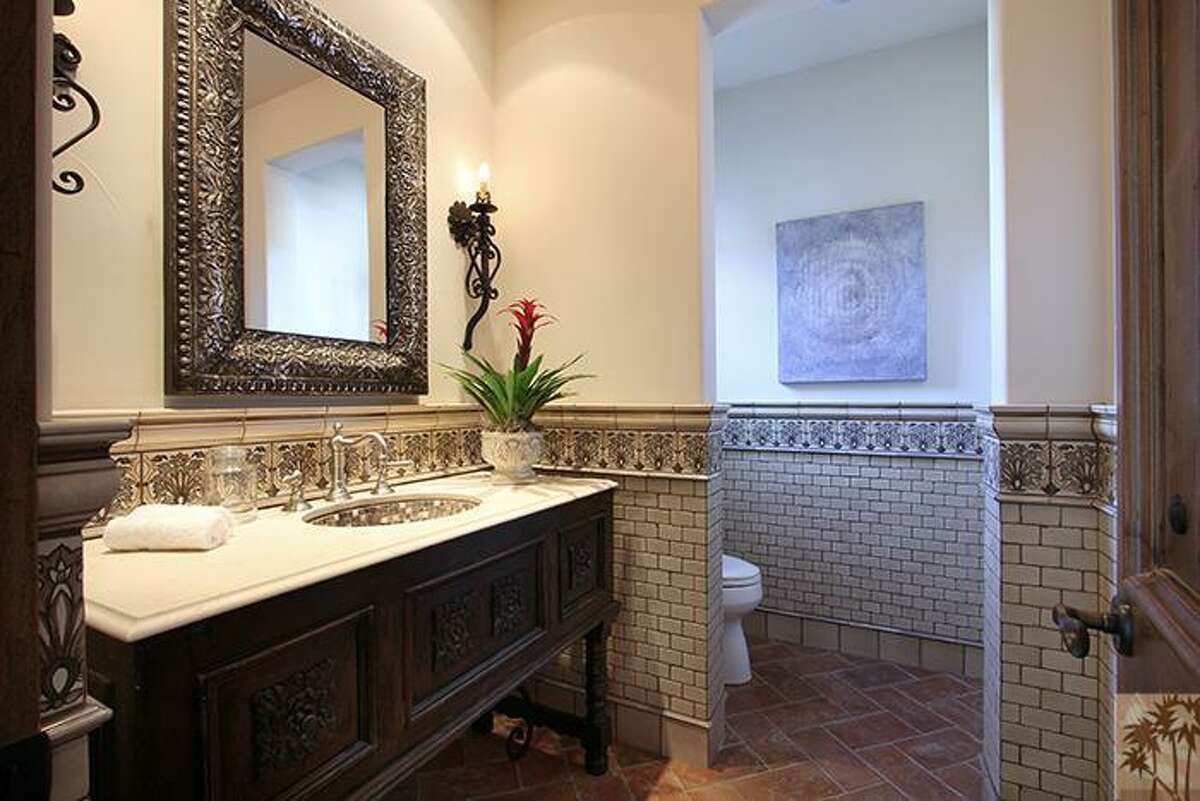 Nike co-founder Phil Knight purchases beautiful La Quinta mansion for ...