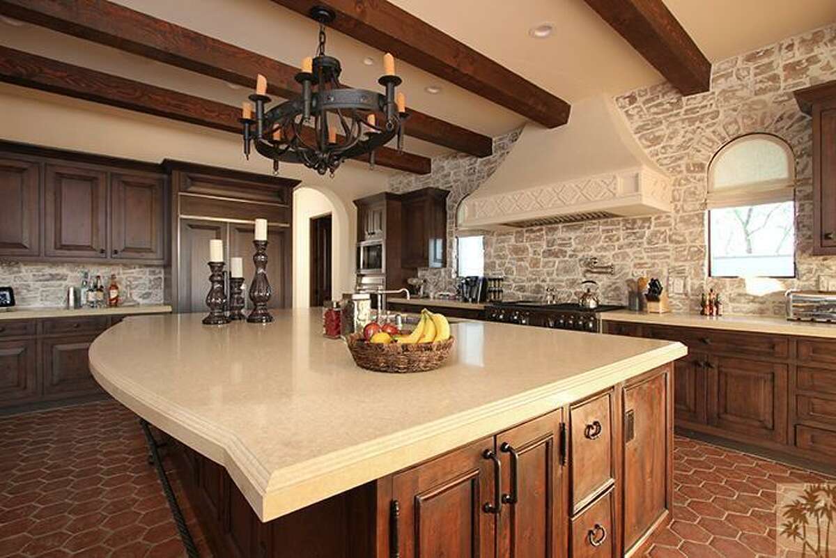 Nike co-founder Phil Knight purchases beautiful La Quinta mansion for ...