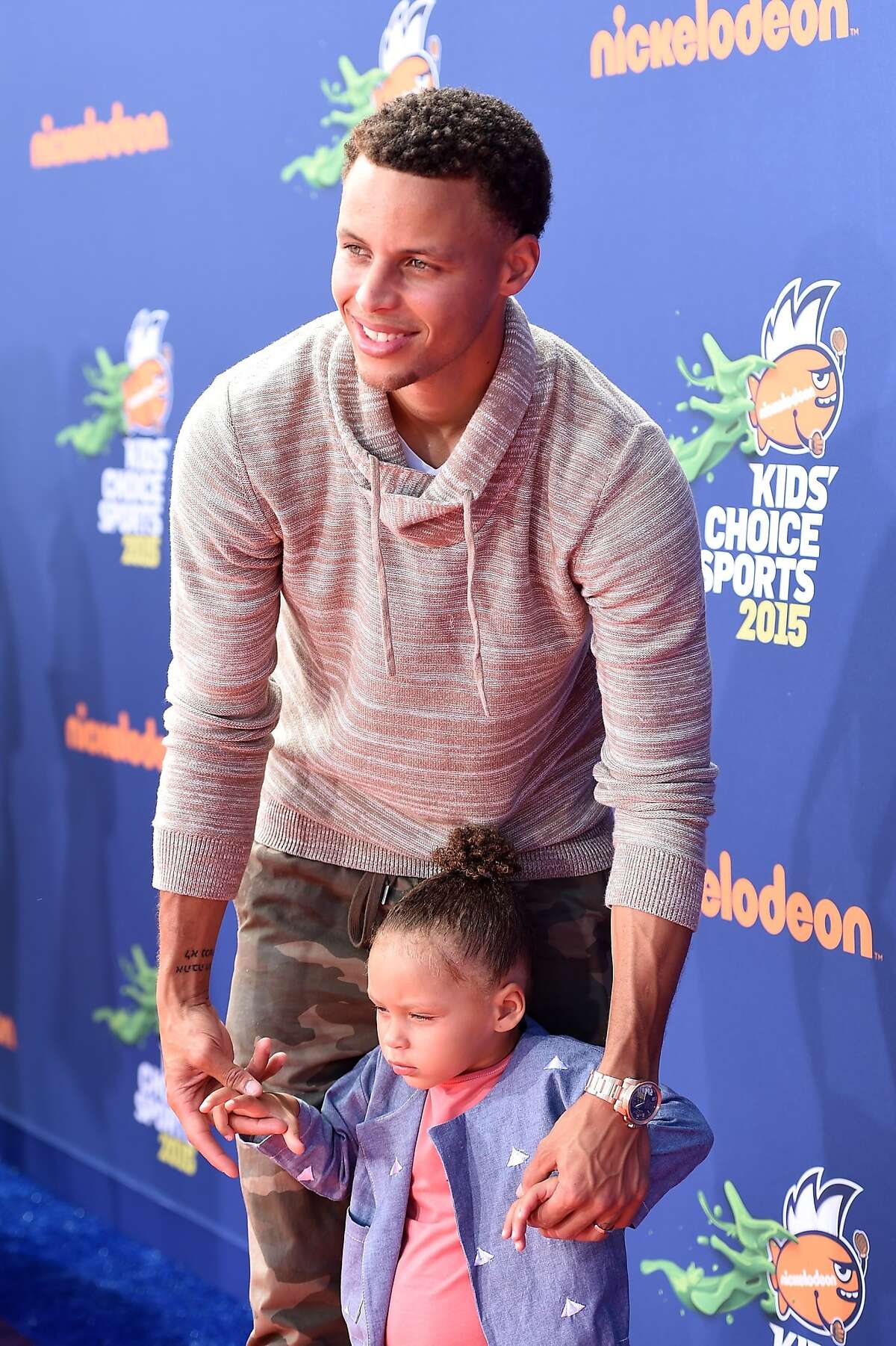 Riley Curry brings Steph to Nickelodeon awards, lets him win a few ...