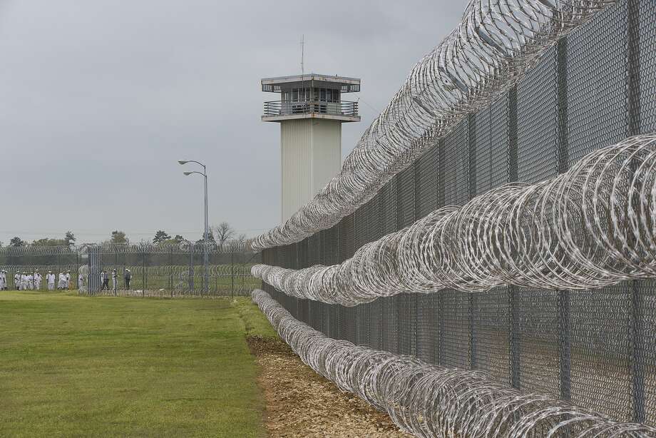 Texas prison officials to begin 1,000 inmate transfers to facilities ...
