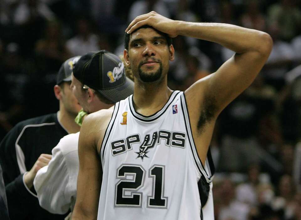 Tim Duncan moves into 14th on NBA scoring list in classic Duncan fashion