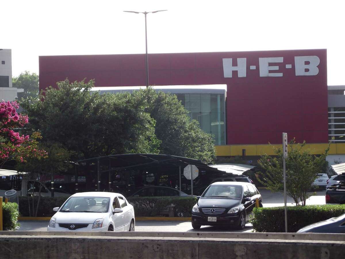 H-E-B takes battle with Wal-Mart south of border
