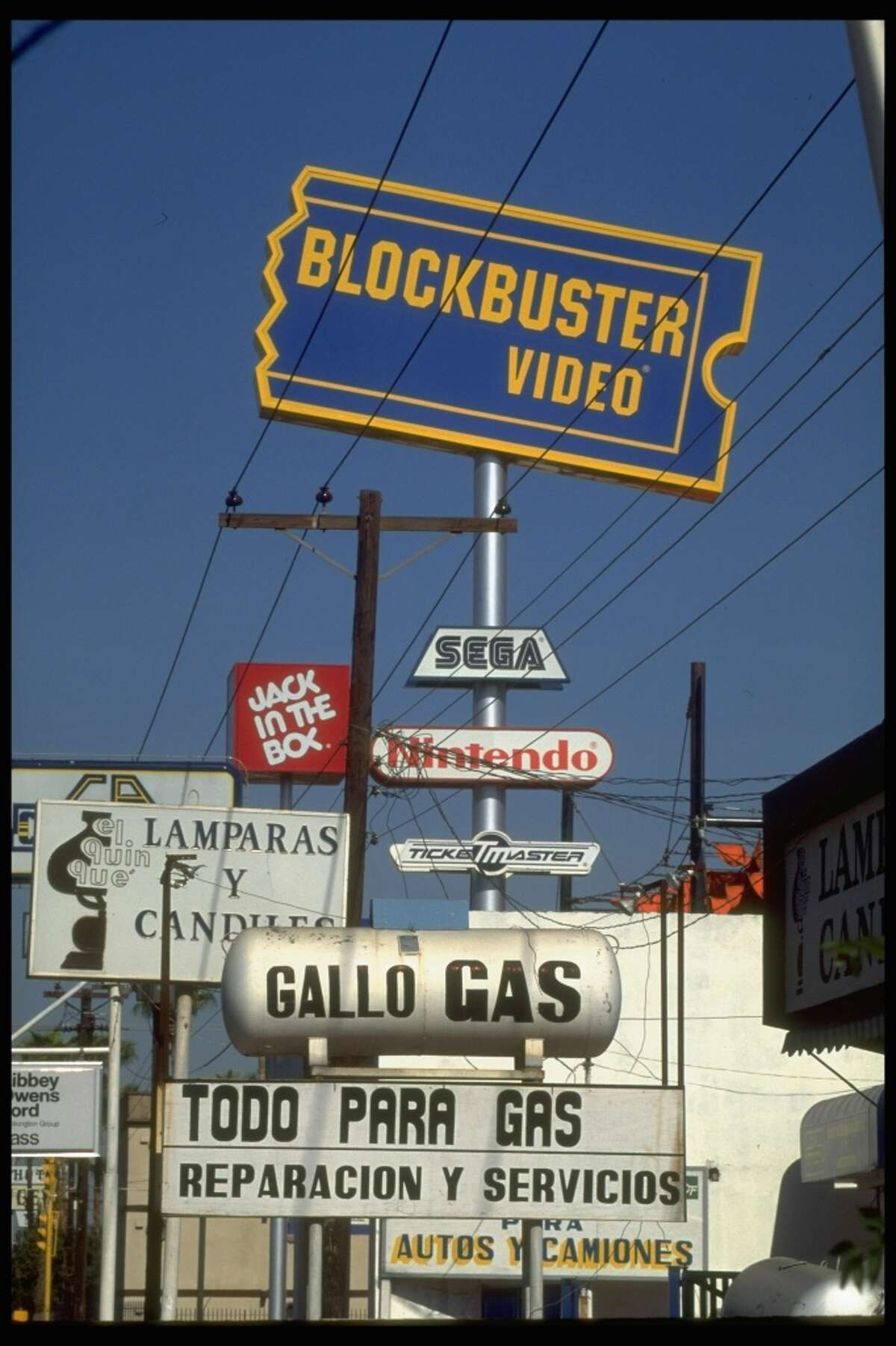 16 places you went shopping for clothes in the '80s, '90s that no longer exist in Houston
