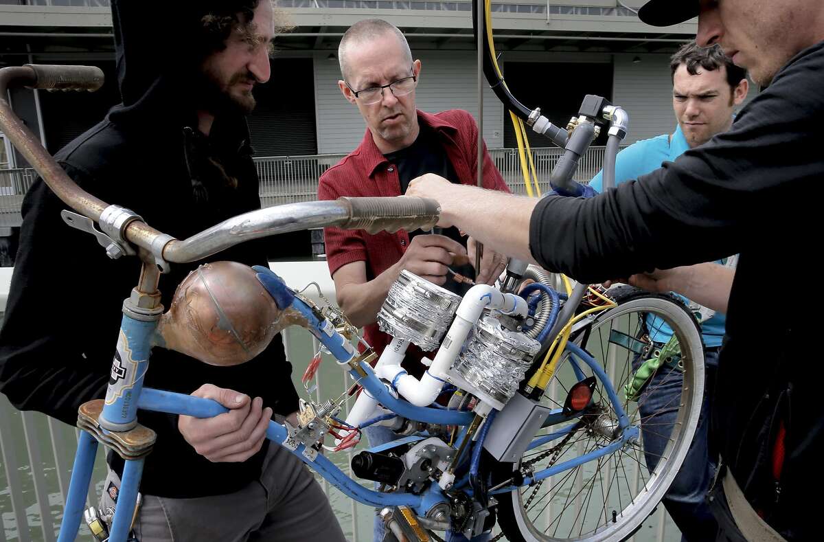 Sculptor’s waterfront contraption is played by the tides