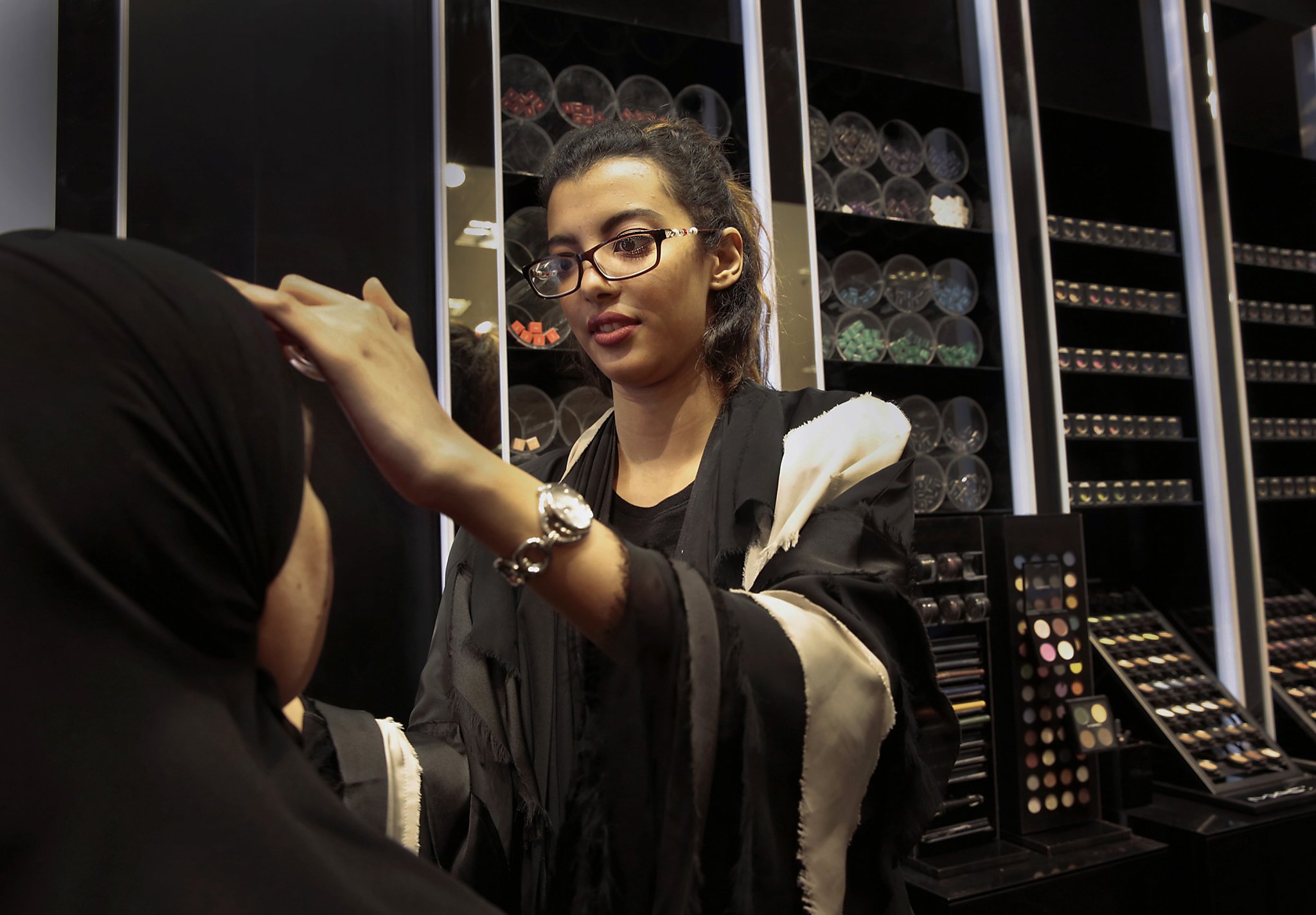 Saudi women find ways into the workplace