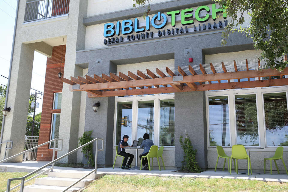 Housing project to get high-tech public library