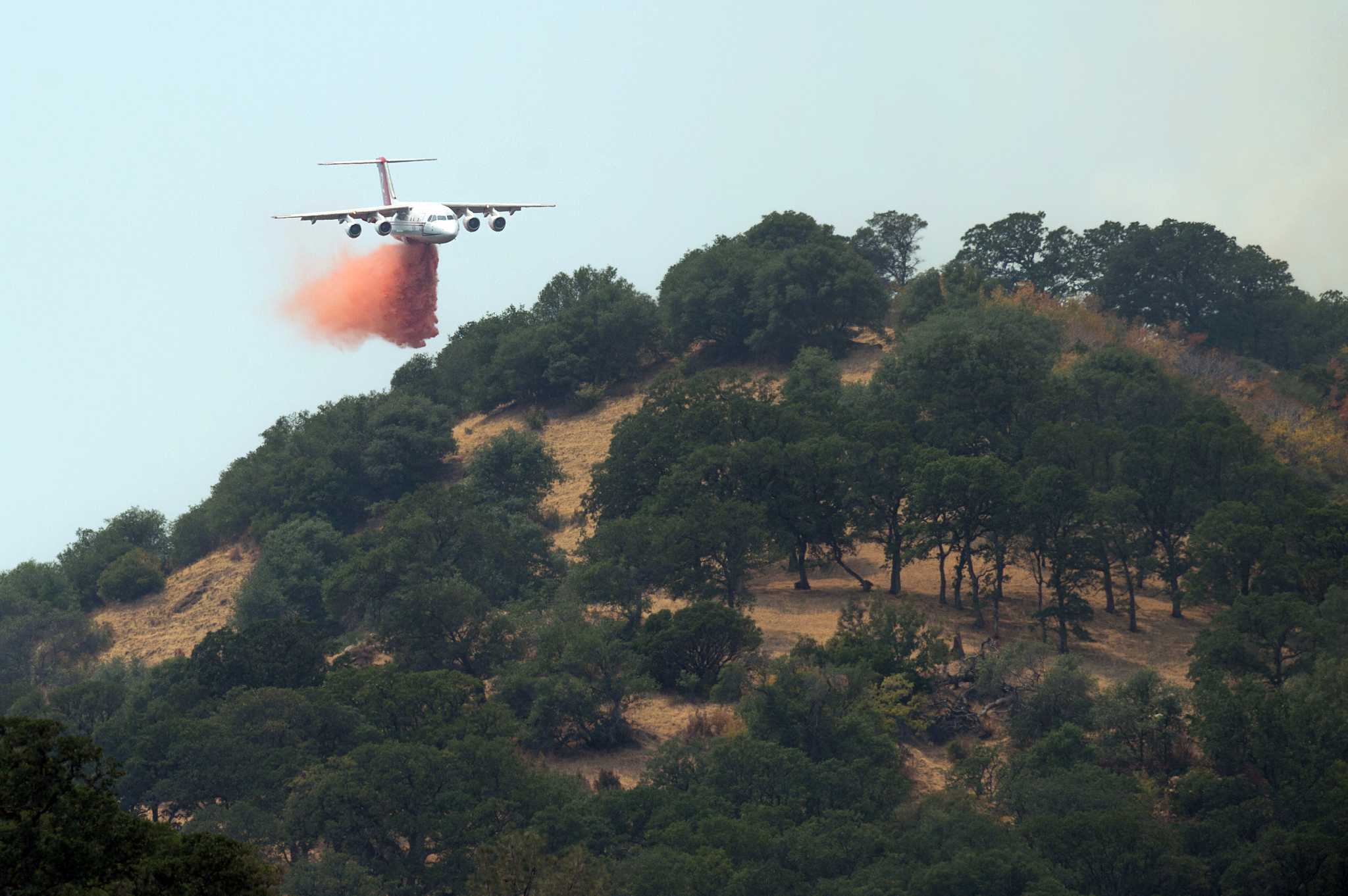 Cal Fire plane drops pink fire retardant on Sonoma Co. neighborhood
