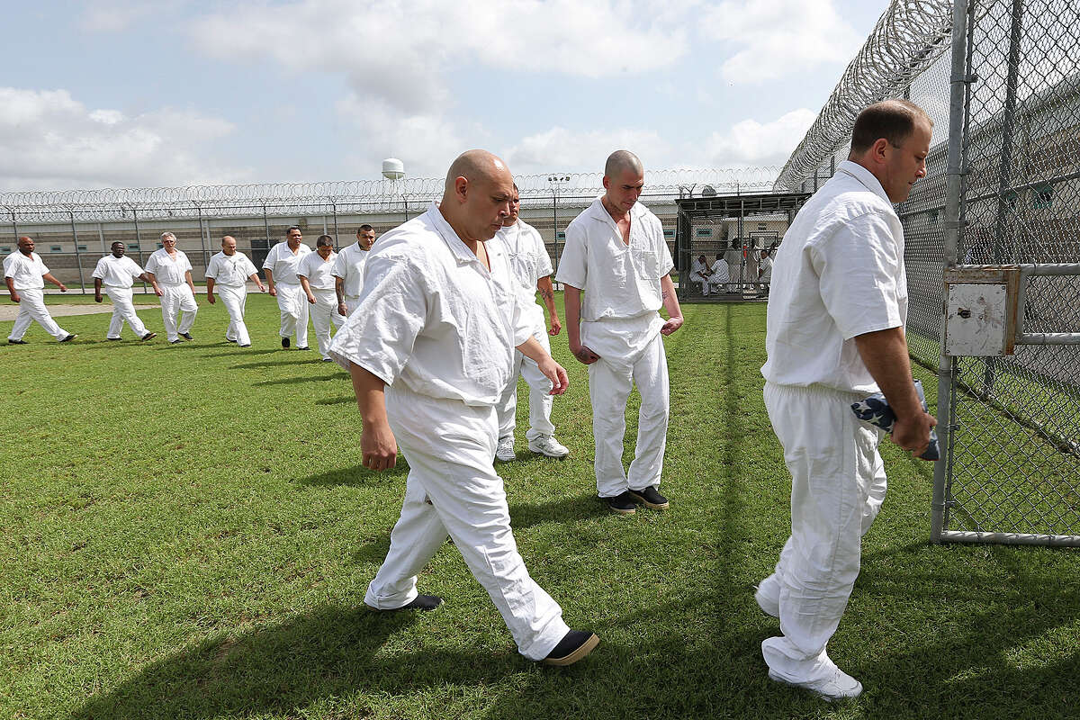 Return to military routine helps reform jailed veterans